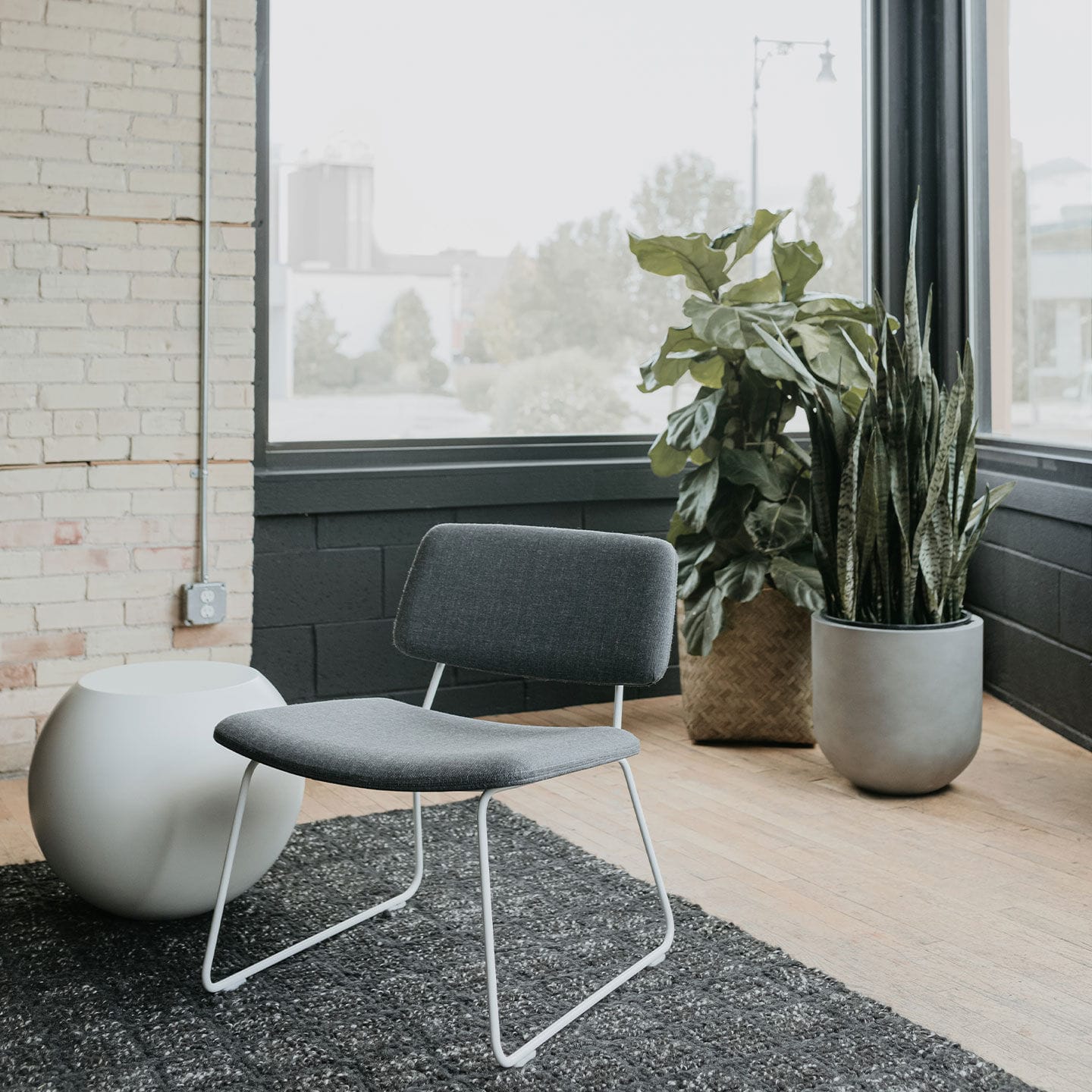 Contemporary visitor chair - RESONATE - Haworth - fabric / laminate ...