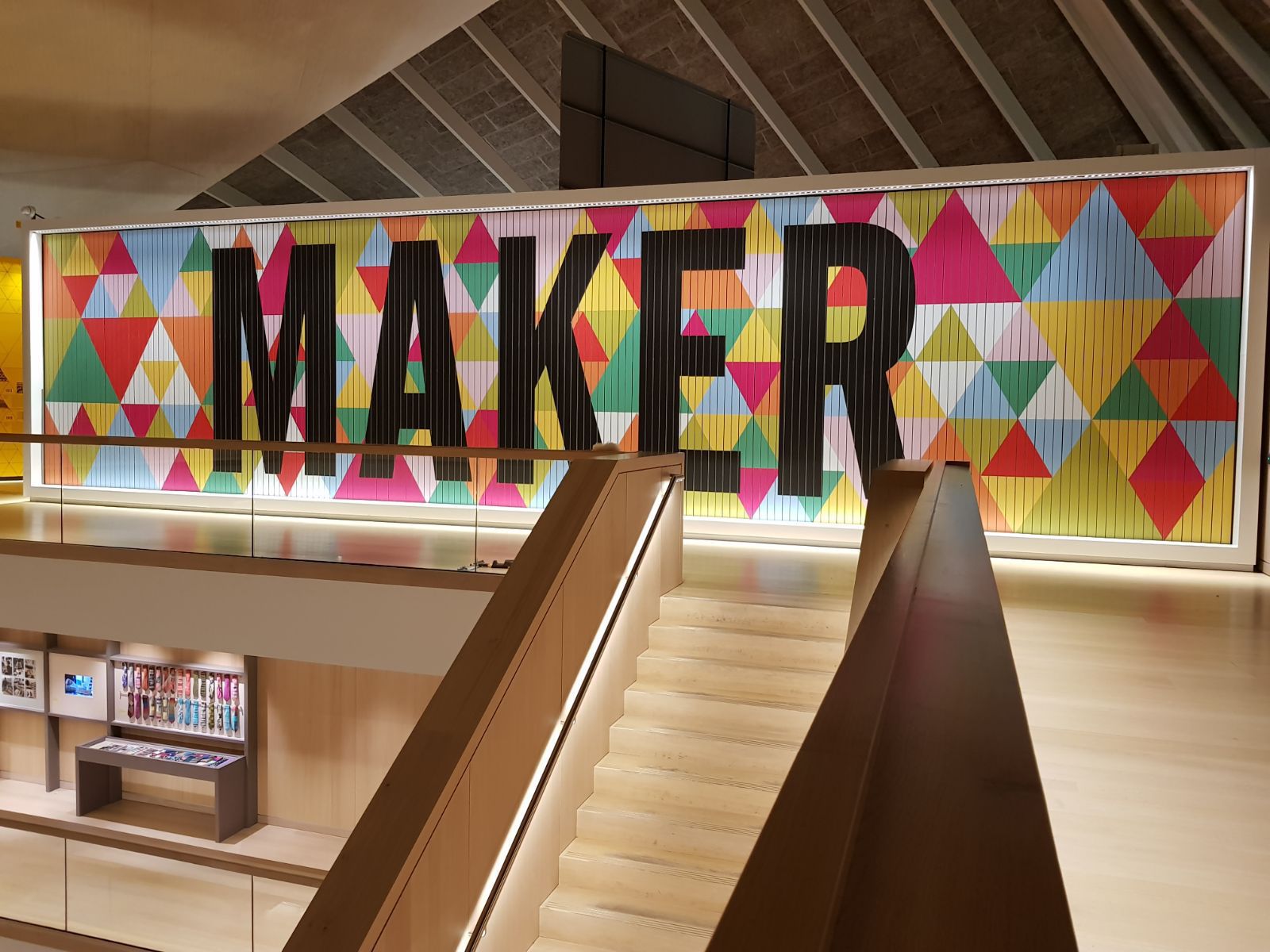 Wall-mounted display panel - TRIVISION XP - Triplesign System AB ...