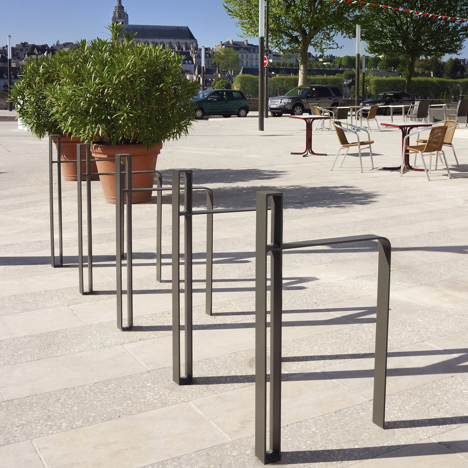 Floor-mounted bike stand - LIGER - Design espaces - thermo-lacquered ...