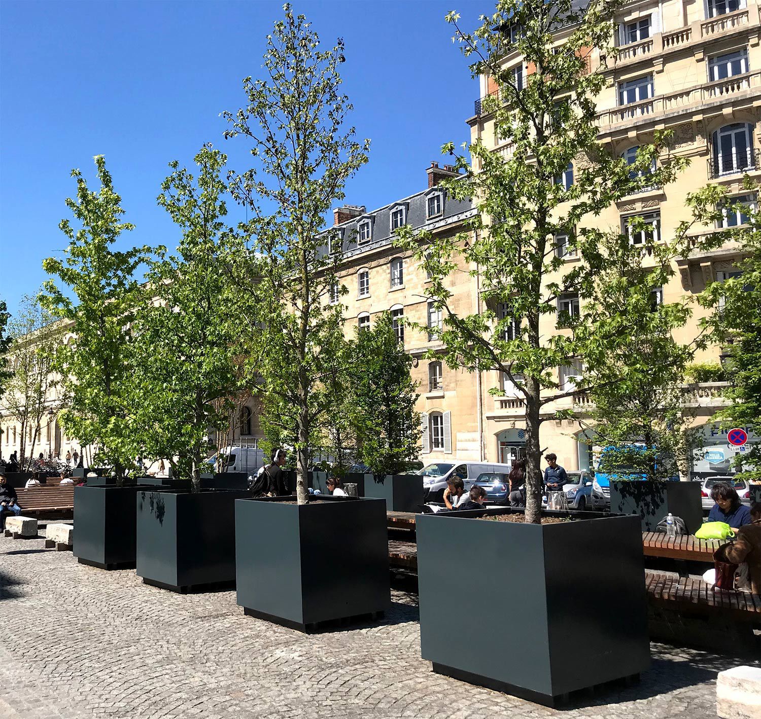 Public space planter - TRACER - steel / stainless steel / galvanised steel
