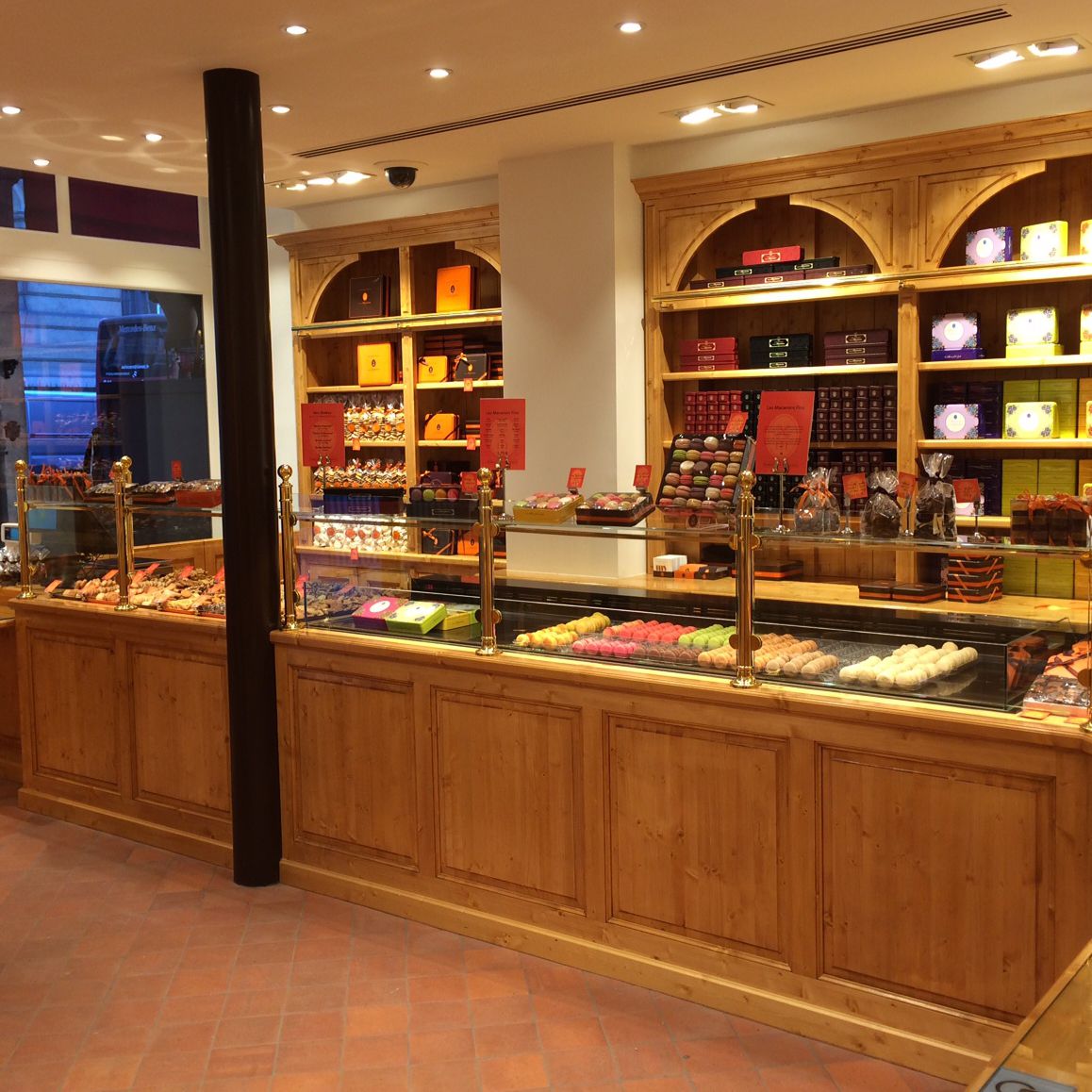 Counter refrigerated display case - LA BISCUITERIE DE MONTMARTRE - OCF ...