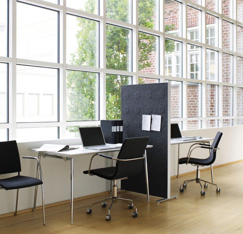 Floor-mounted office divider - ALUMI - ABSTRACTA - aluminum / polyester ...
