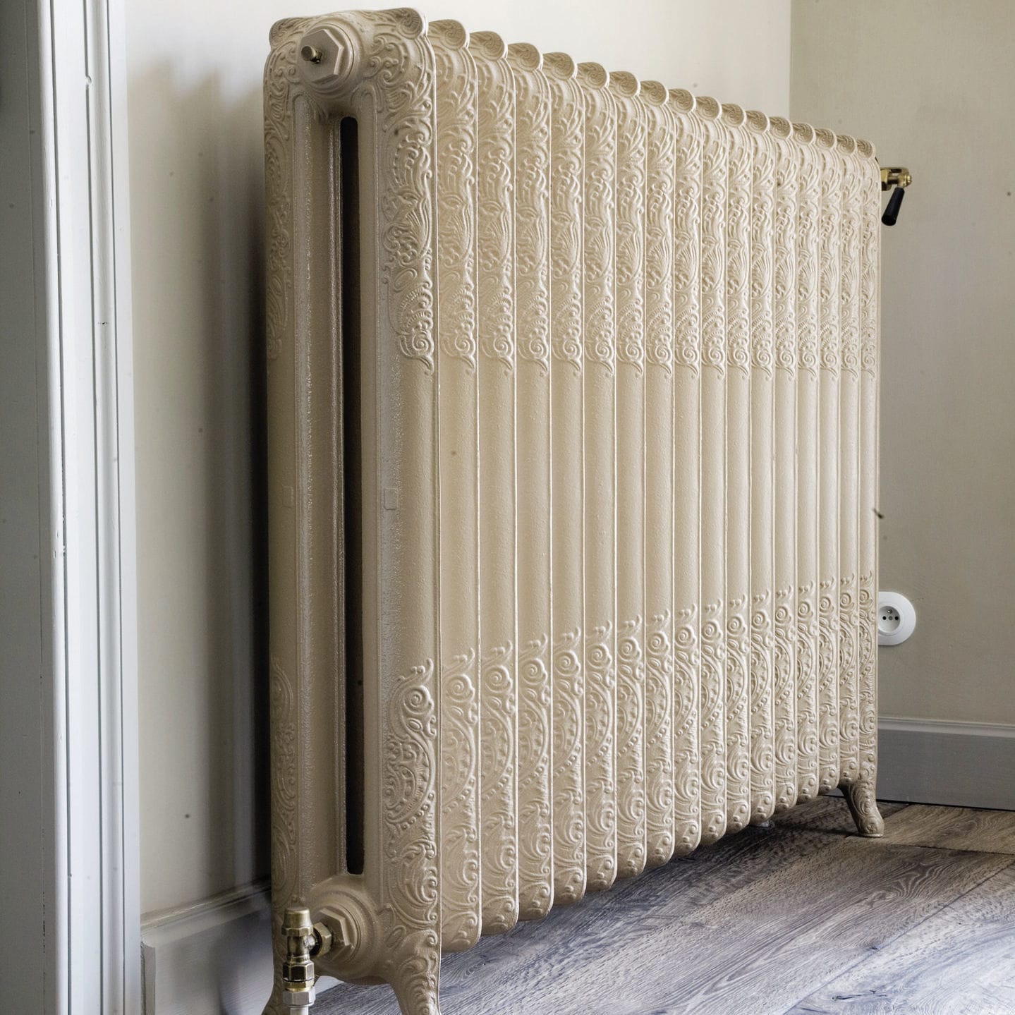 Hot water radiator - BRANNON - Aqua Prestige - 0...500 w / traditional ...