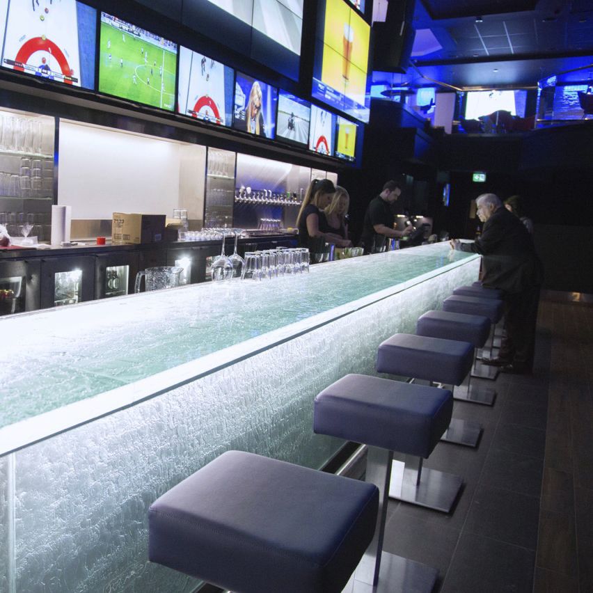 Illuminated counter - HFX SPORTS BAR & GRIL - ThinkGlass - bar / glass ...