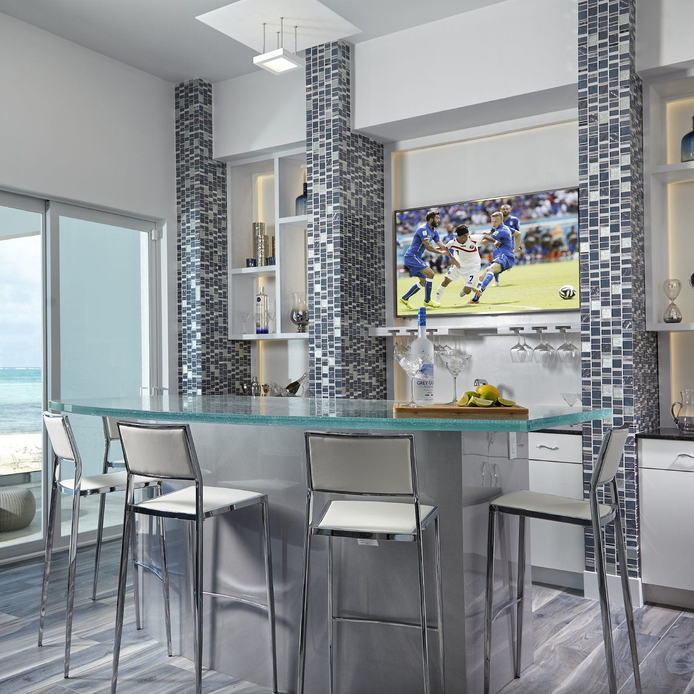 Bar counter - ThinkGlass - glass / curved / illuminated