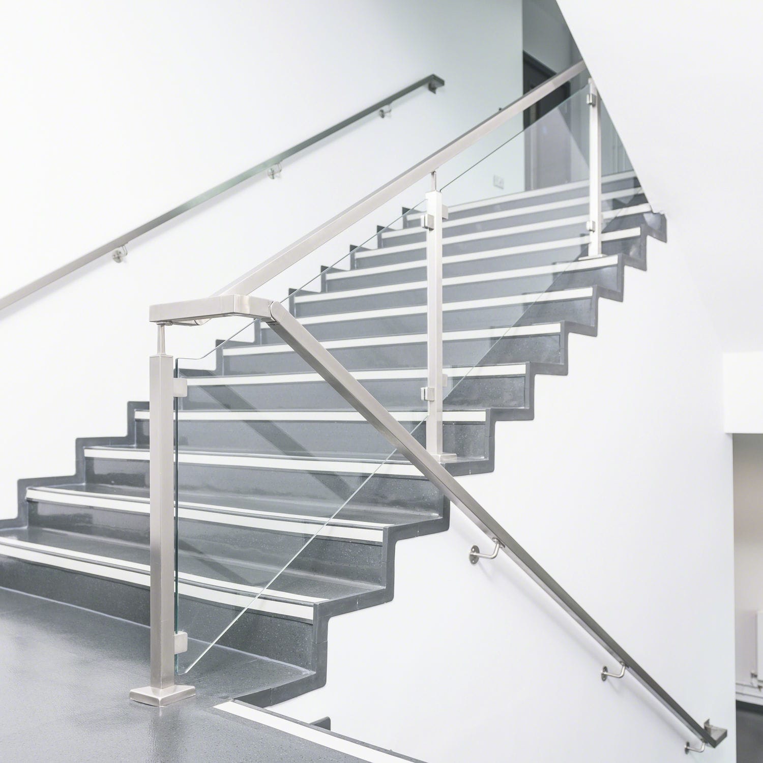 Stainless steel railing - SQUARE LINE® - Q-railing - glass panel ...