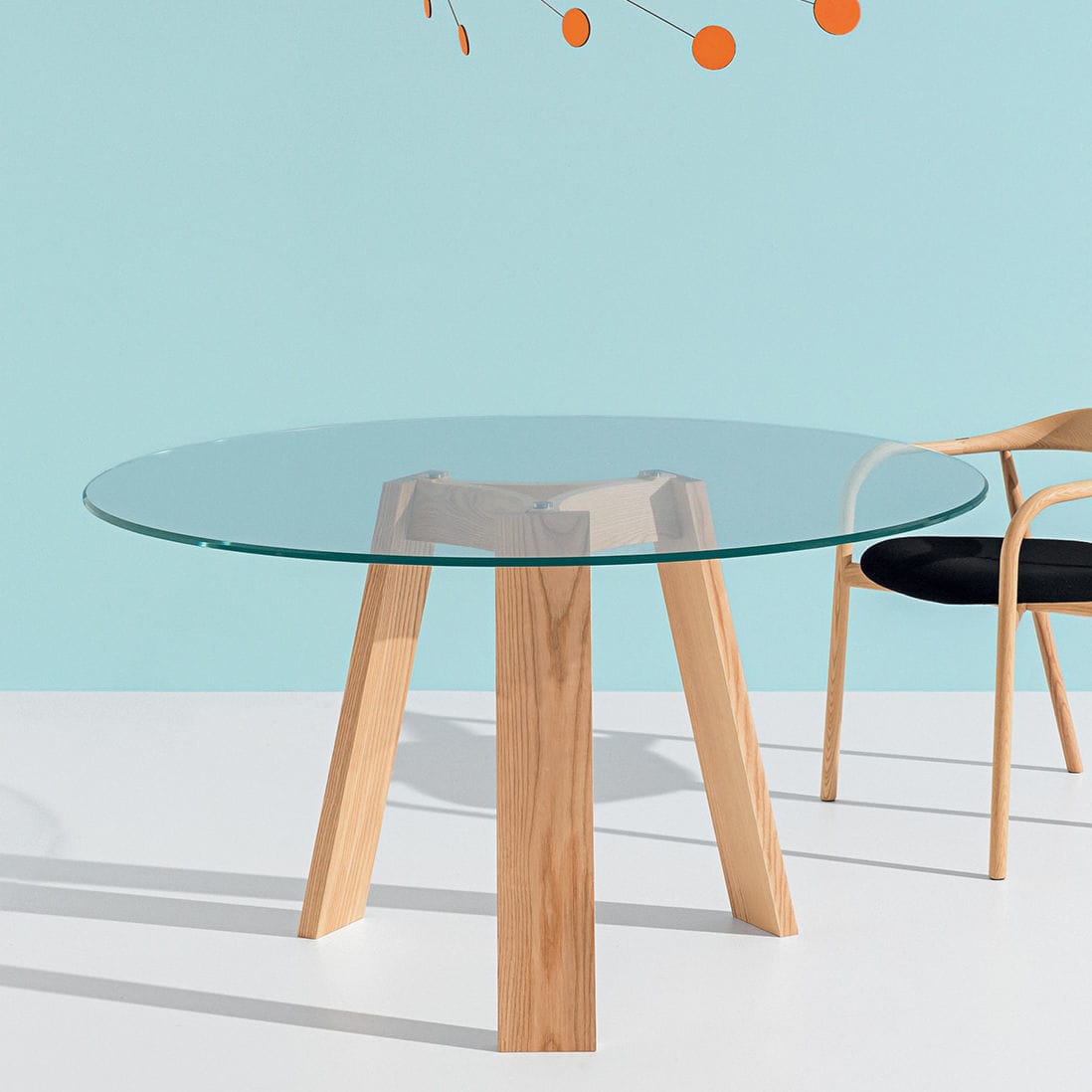 Contemporary table - MAYA - DISCIPLINE - glass / ash base / round
