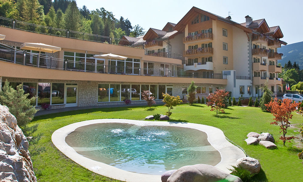 Outdoor swimming pool - Hofer Group GmbH - in-ground / concrete / child's