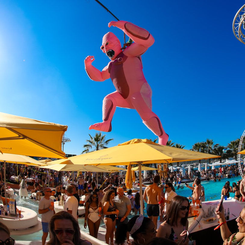 Special event inflatable structure - PINK GORILLA - Studio Souffle