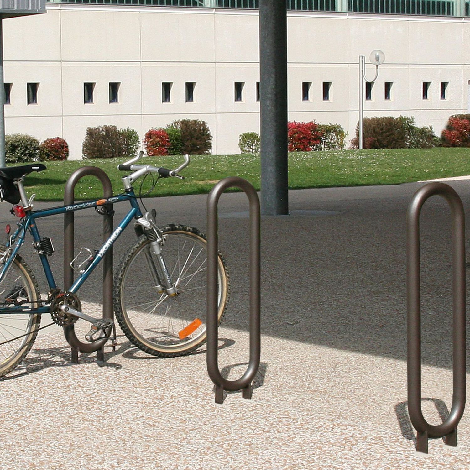 Floor-mounted bike stand - STITCH - ACCENTURBA - thermo-lacquered steel ...