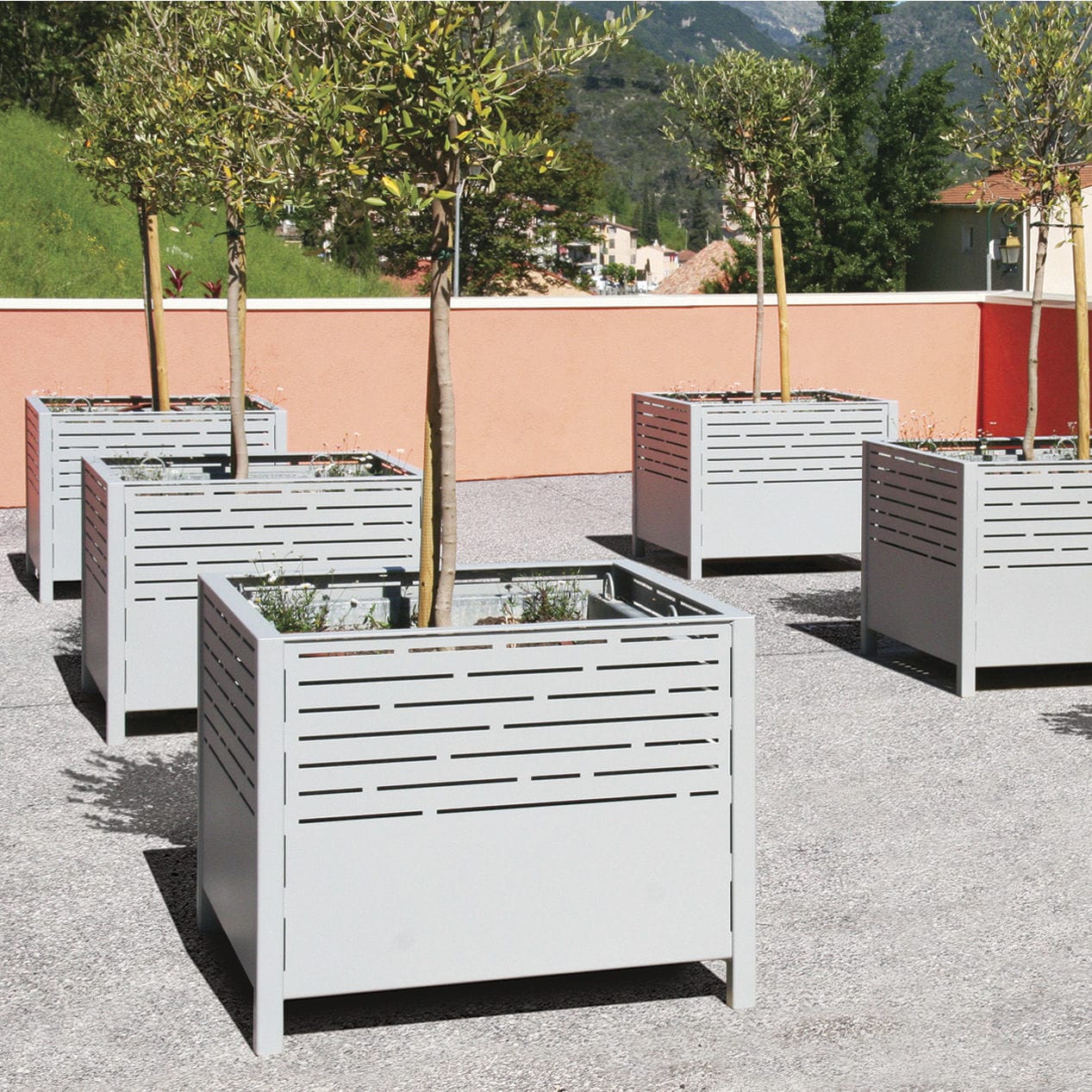 Galvanised steel planter - PANORAMIC - ACCENTURBA - thermo-lacquered ...