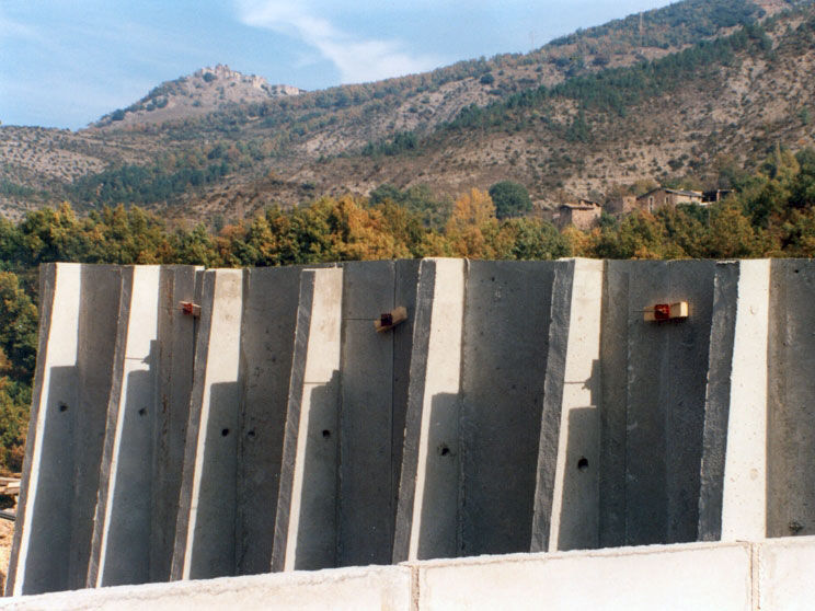 Reinforced concrete retaining wall - BI-NERVADO - Pujol - modular / prefab