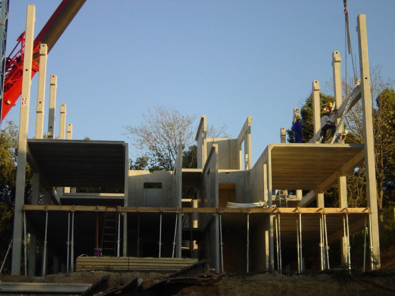 Reinforced concrete portal frame - Pujol - prestressed concrete