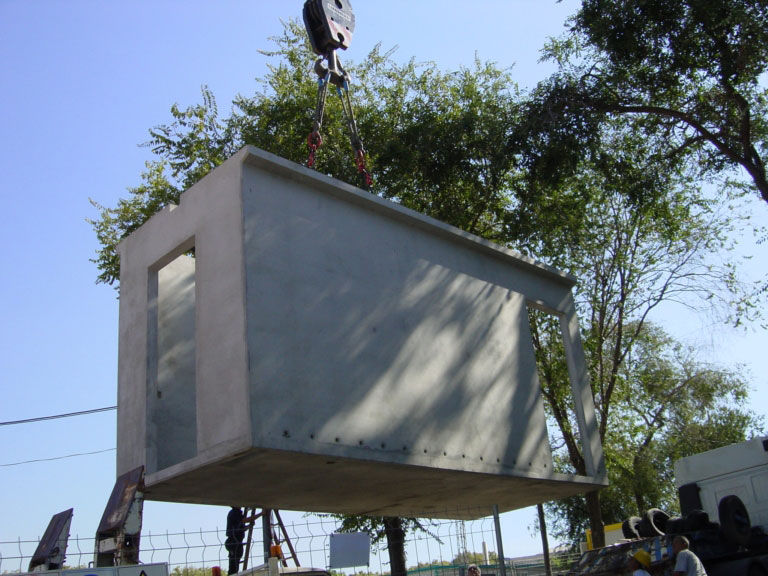 Reinforced concrete portal frame - Pujol - prestressed concrete