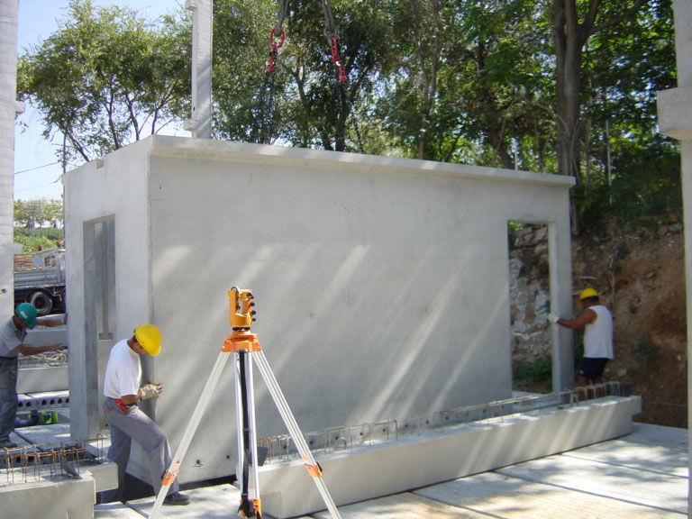 Reinforced concrete portal frame - Pujol - prestressed concrete