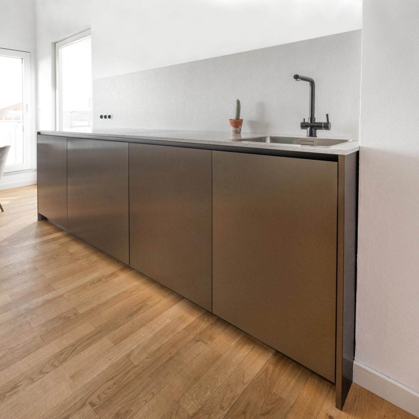 Contemporary kitchen - GC - MYKILOS - wooden / compact / handleless