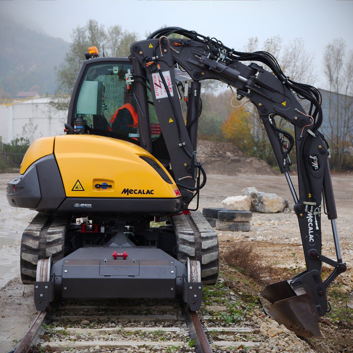 Midi excavator - 8MCR RR - MECALAC Baumaschinen GmbH - crawler ...