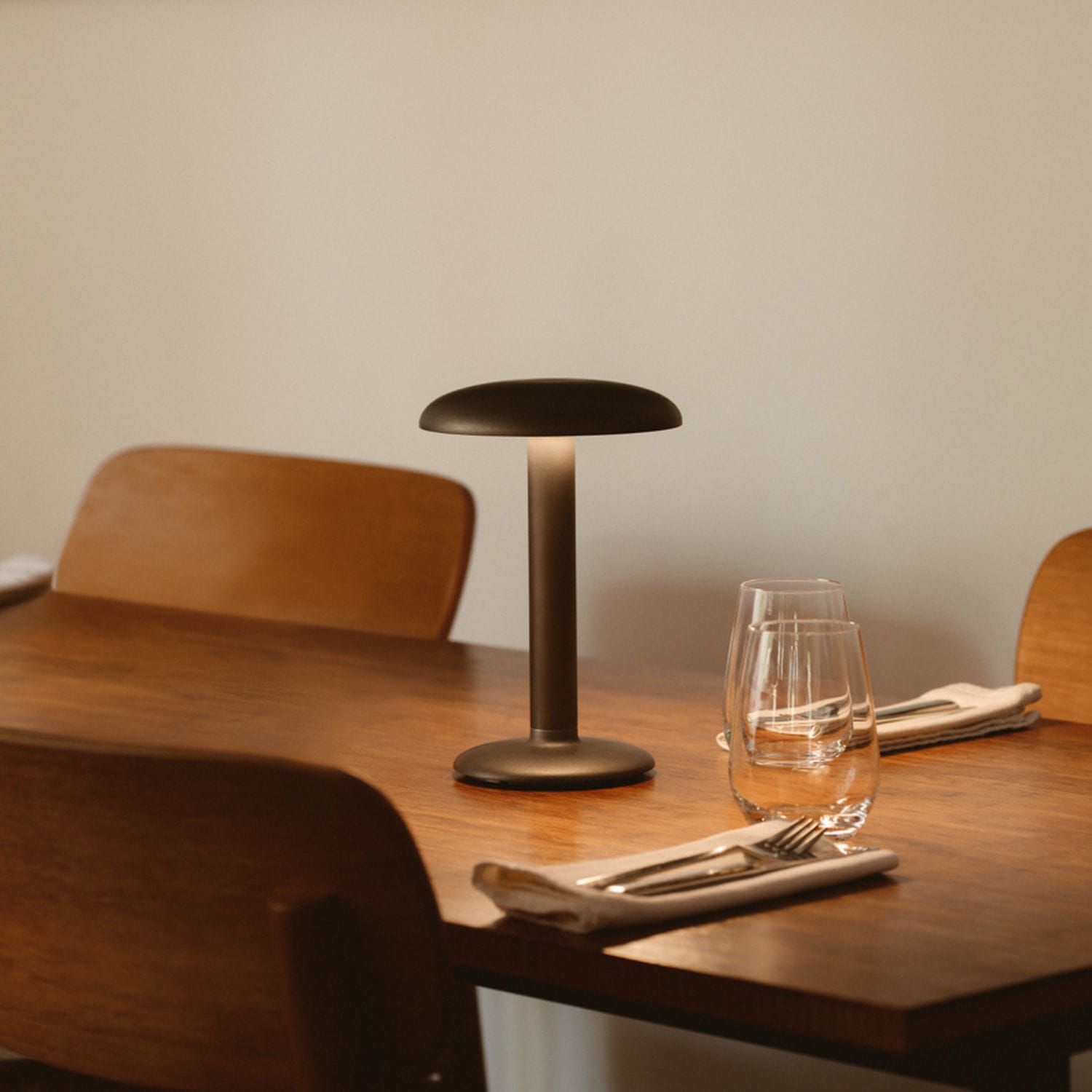 Portable lamp - GUSTAVE - FLOS - aluminum / contemporary / with ...