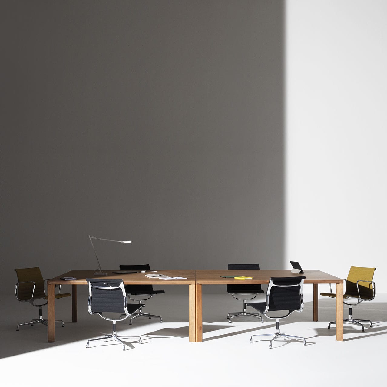 Workstation desk - FLIPPER - UNIFOR - free-standing / 2-4 person / 4-8 ...