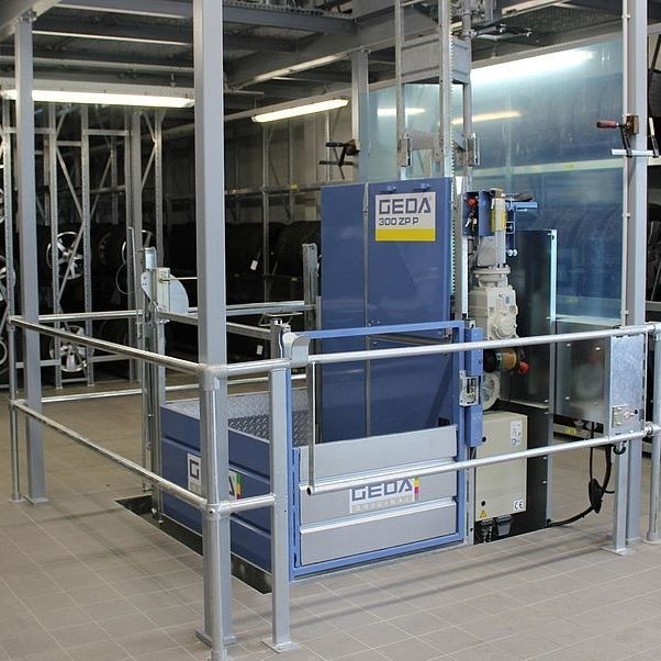 Commercial freight elevator - 300 ZP P - GEDA GmbH - industrial / storage