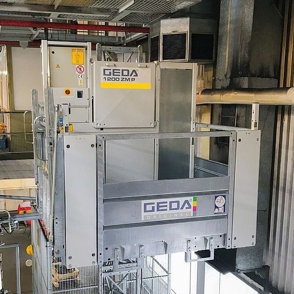 Heavy load freight elevator - 1200 ZM P - GEDA GmbH - for construction ...