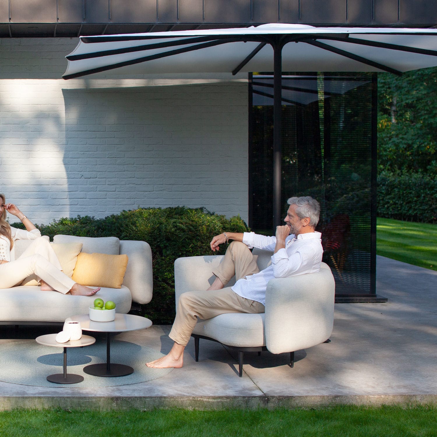 Square parasol - BLOOM - Royal Botania - mast-centered / textile ...