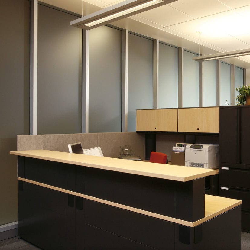 Commercial desk and storage set - TRUE - KI