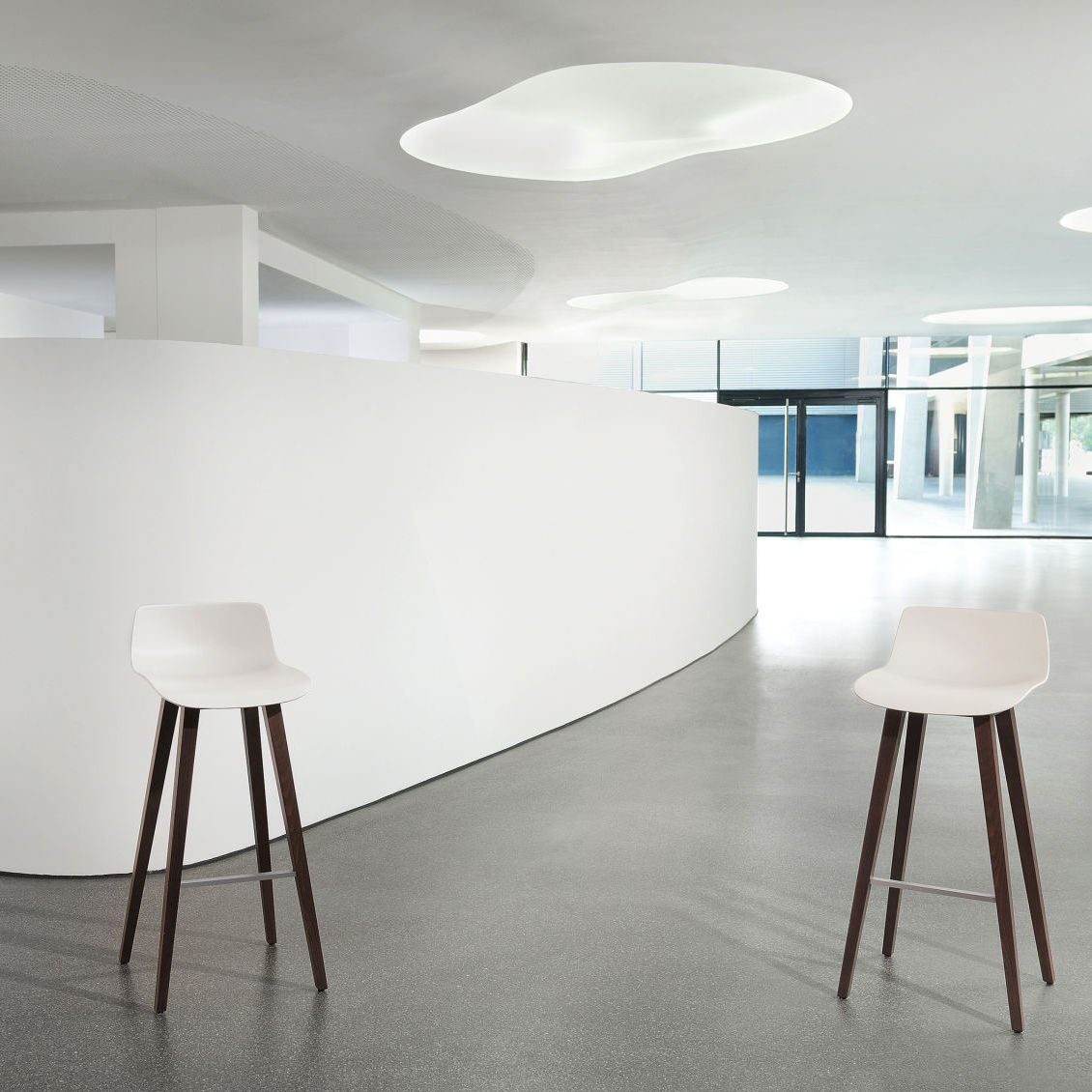 Contemporary bar stool - CIRCO - DAVIS - plastic / beech base / with ...