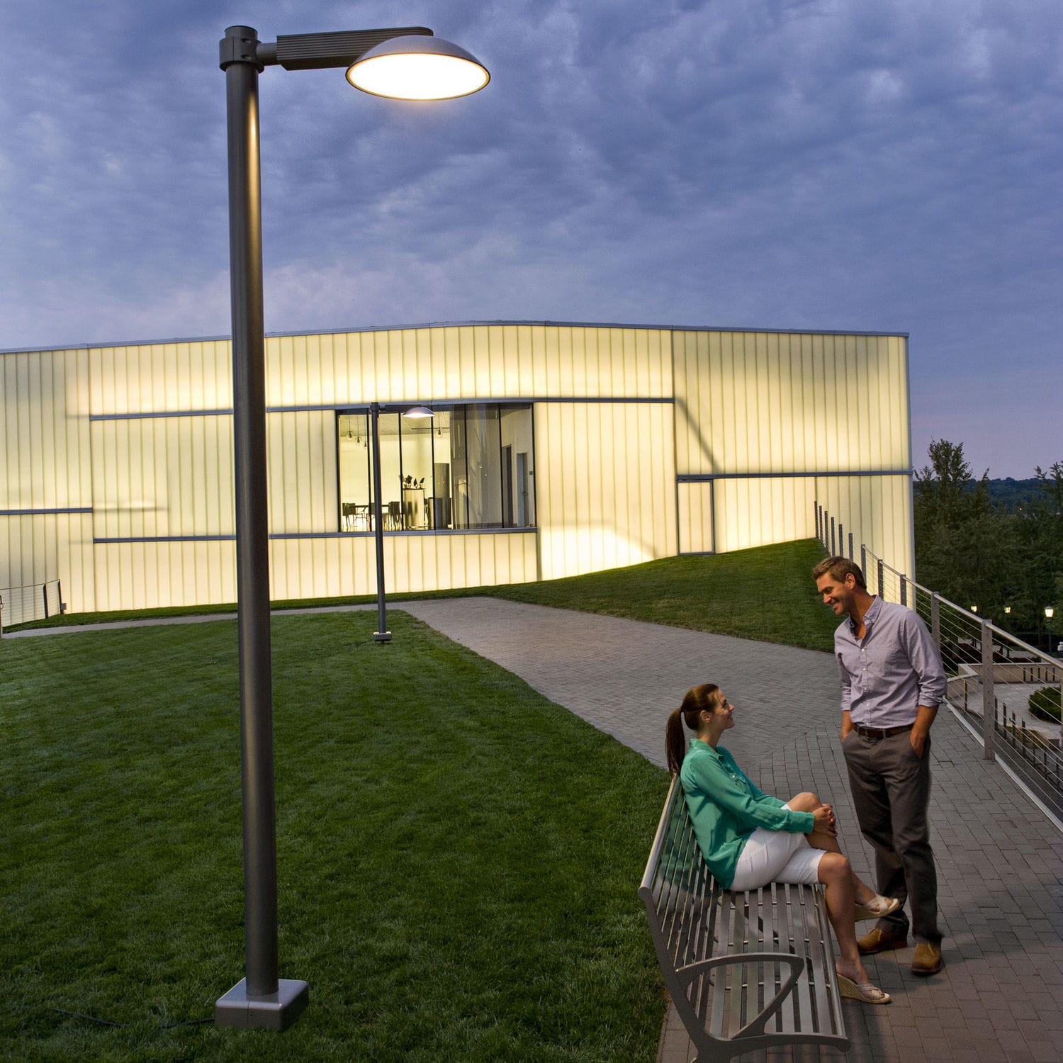 Urban lamp post - LEO - landscapeforms - contemporary / metal / LED