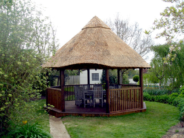 The Installation Of Different Types Thatch Roofing | Thatch Roofing