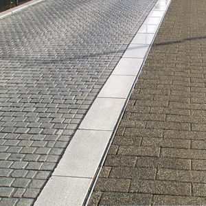 Sidewalk edge - MONOLITH® - QUARTZO DESIGN - engineered stone / linear ...