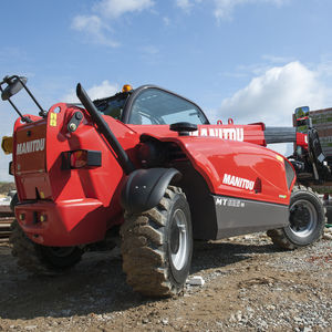 Lifting telehandler - MT 420 H - Manitou America's, Inc. - loading