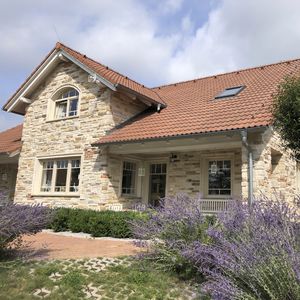 Engineered stone wall cladding - RIVER - Wild stone - exterior ...