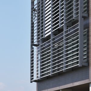 Metal solar shading - XL 500 - Soltec - wooden / ceramic / for facade