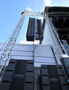 Wall-mounted subwoofer - IS115 - APG - active / commercial / for indoor use