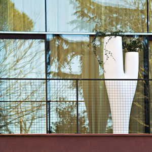 Low-density polyethylene (LDPE) plant pot - GREENPILLS - SERRALUNGA ...