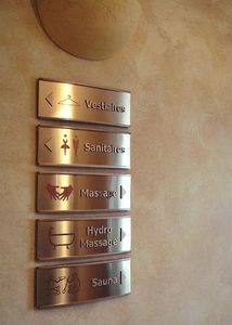Wall-mounted signage plate - PPH01 - Signo - brass / for sanitary ...