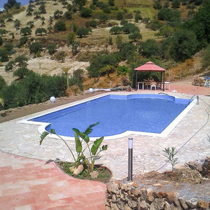 Custom swimming pool - Rubino - Piscine Acquaform - integrated coping ...