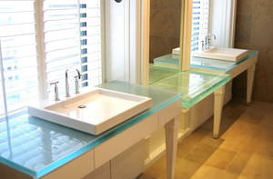 Glass vanity top - BATHED IN LIGHT - ThinkGlass