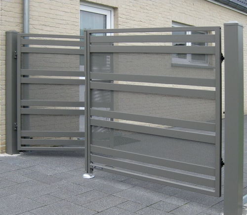 Swing gate - MODERN - WISNIOWSKI - galvanised steel / louvered / with bars