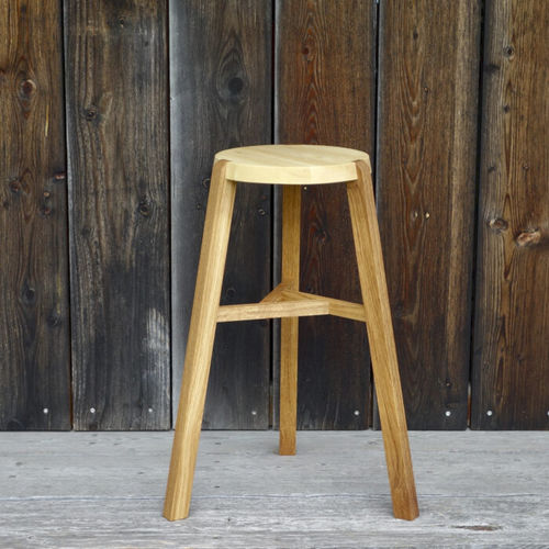 Contemporary bar stool - Y - AUERBERG - oak / ash / oak base