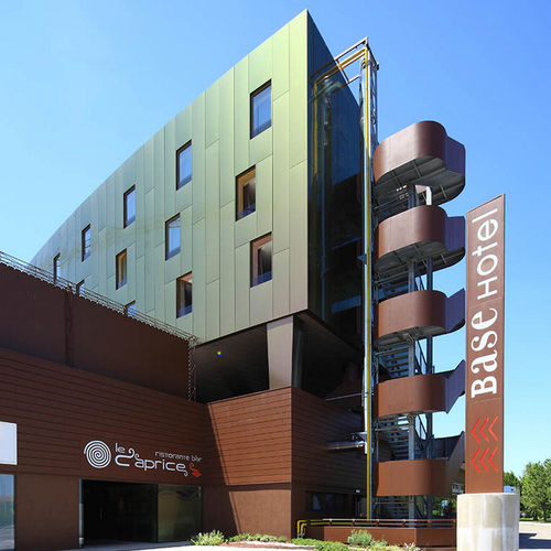 Panel cladding - BASE HOTEL - ALUCOBOND - aluminum / composite ...