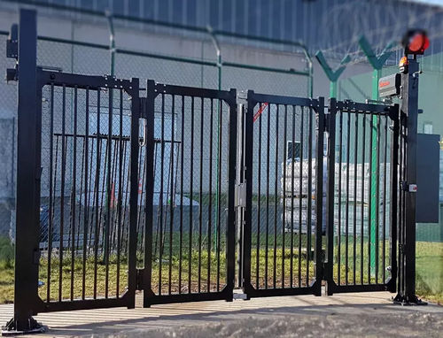 Folding gate - SPEEDIX - DIRICKX - aluminum / galvanized steel / with bars