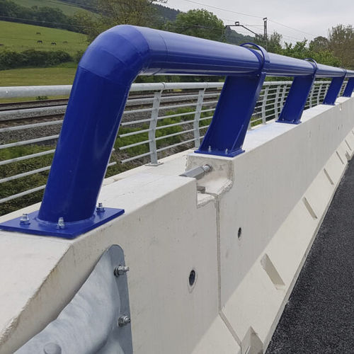 Concrete guard rail - INSA PR - Insametal - galvanised steel / road ...