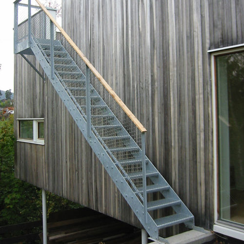 Straight staircase - PROSTO - Atrium - metal step / stainless steel ...