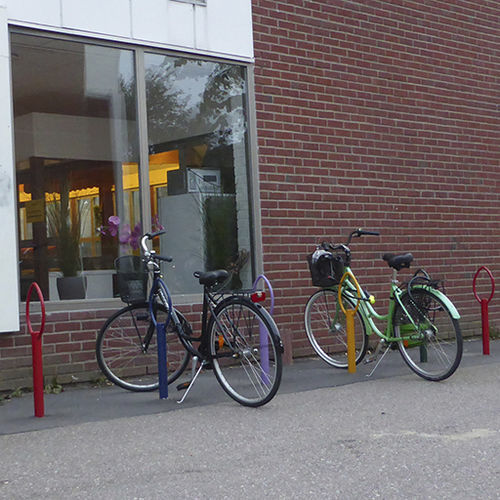 Floor-mounted bike rack - PAR3001 - KOMPAN - metal / vertical / commercial