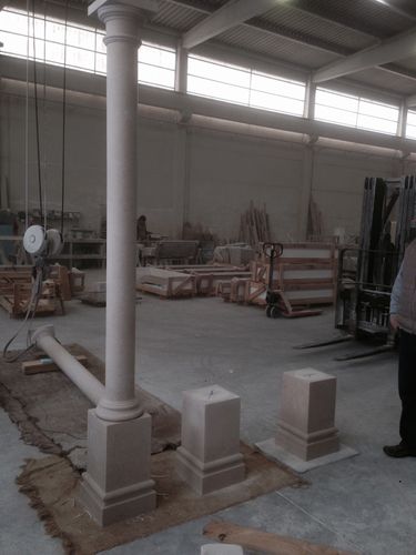 Limestone column - Moleanos Gascogne Bege - LUSOROCHAS NATURAL STONE