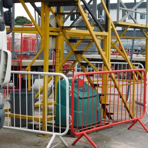 Wire mesh fencing - BARRIERS - Algeco - for public spaces / steel / plastic