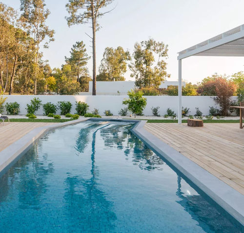 Custom swimming pool - Elba - Piscine Acquaform - integrated coping ...