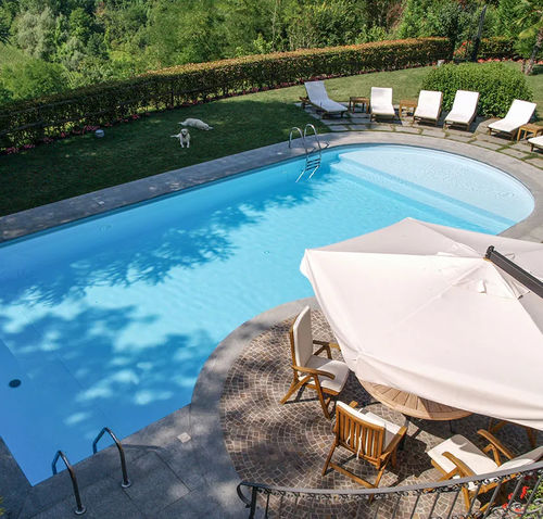 Custom swimming pool - Taormina - Piscine Acquaform - integrated coping ...